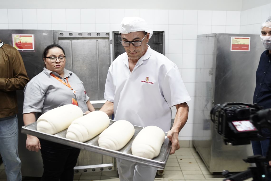 Conheça os bastidores da produção do Frango Assado na Cozinha Central ...
